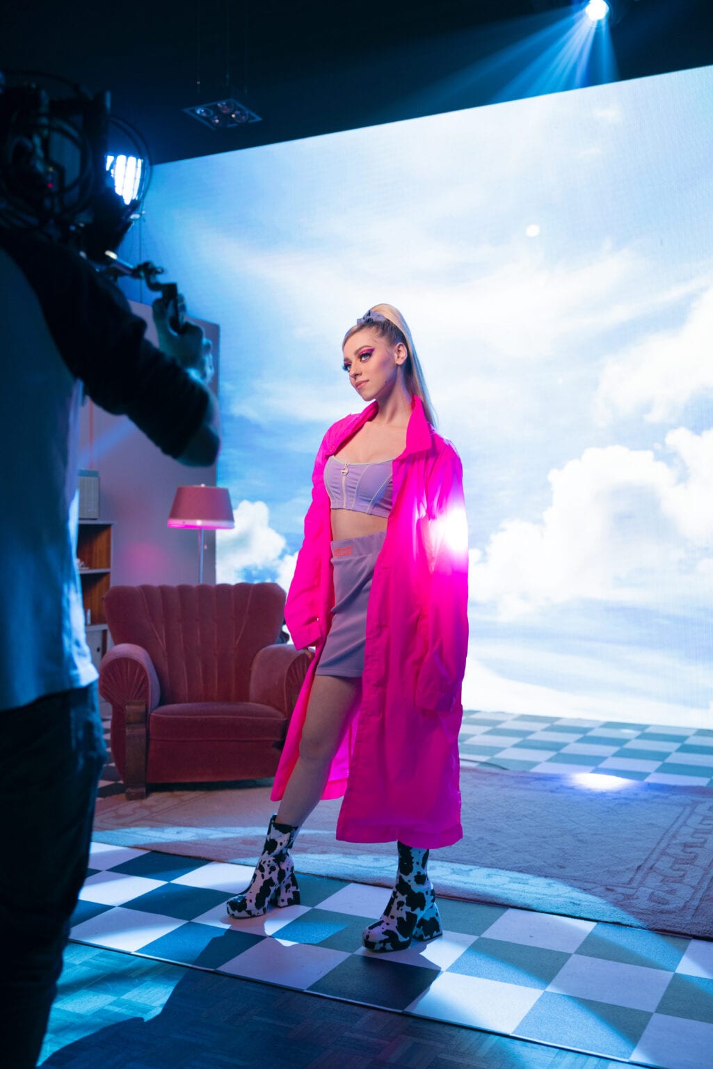 Camille's debuutsingle zorgt voor 'VUURWERK'! ? - tellmemore.media